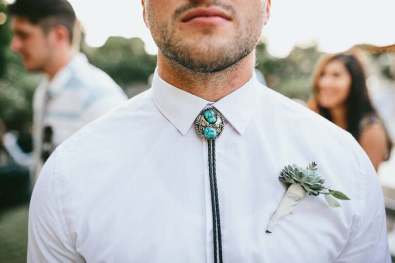What is a Necktie? The Ultimate Guide to Wearing a Tie – Dapper ...